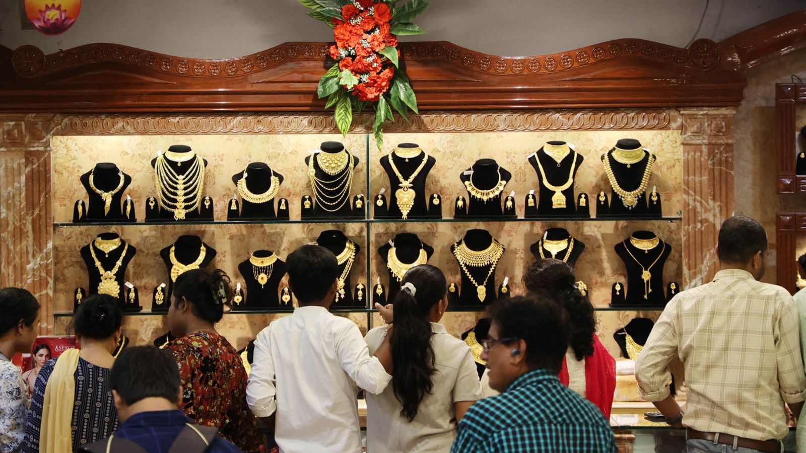 Gold Today Rate, October 17: Check 18, 22 and 24 carat gold prices ...