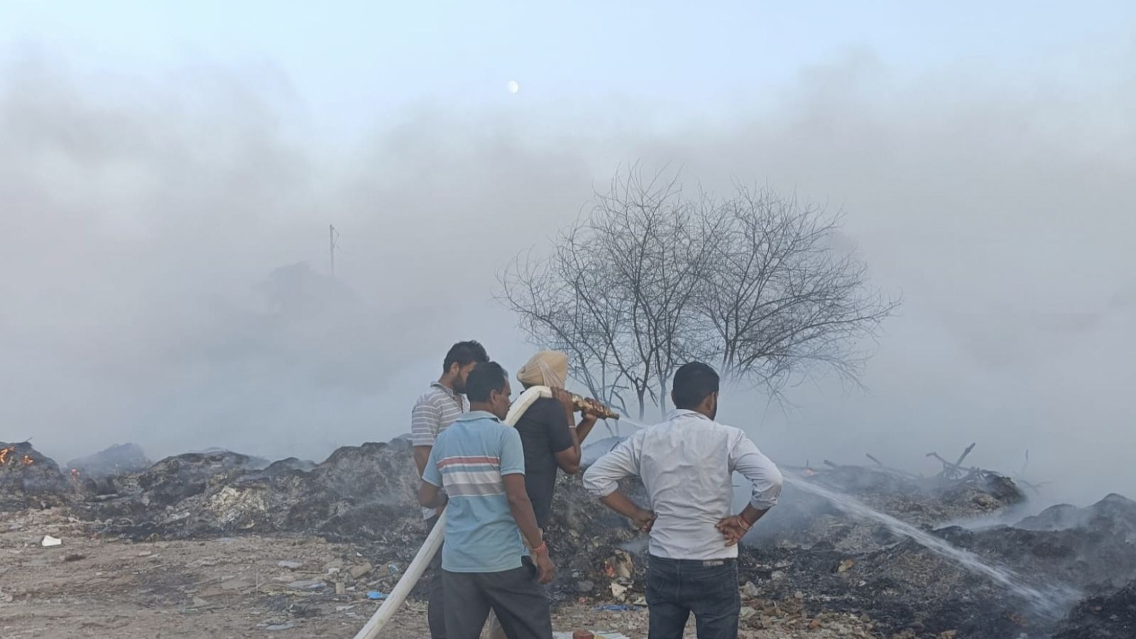 Fire erupts near Mohali bulk market, toxic smoke chokes residents ...