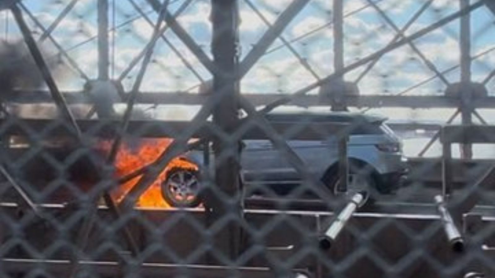 VIDEO: SUV catches fire on New York’s Brooklyn Bridge, traffic halted ...