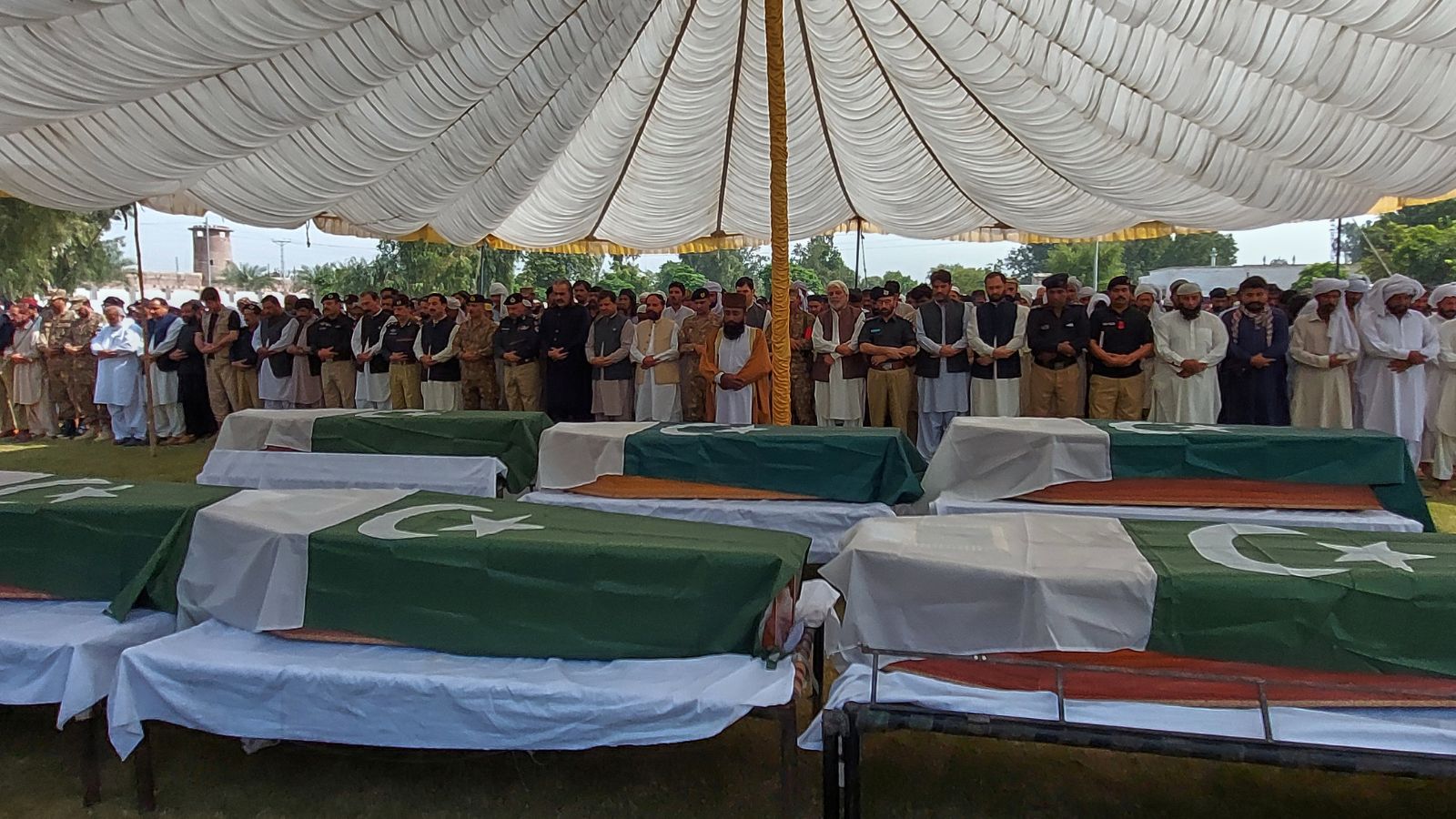 Militant attack on Pakistani police station kills at least 7 officers ...