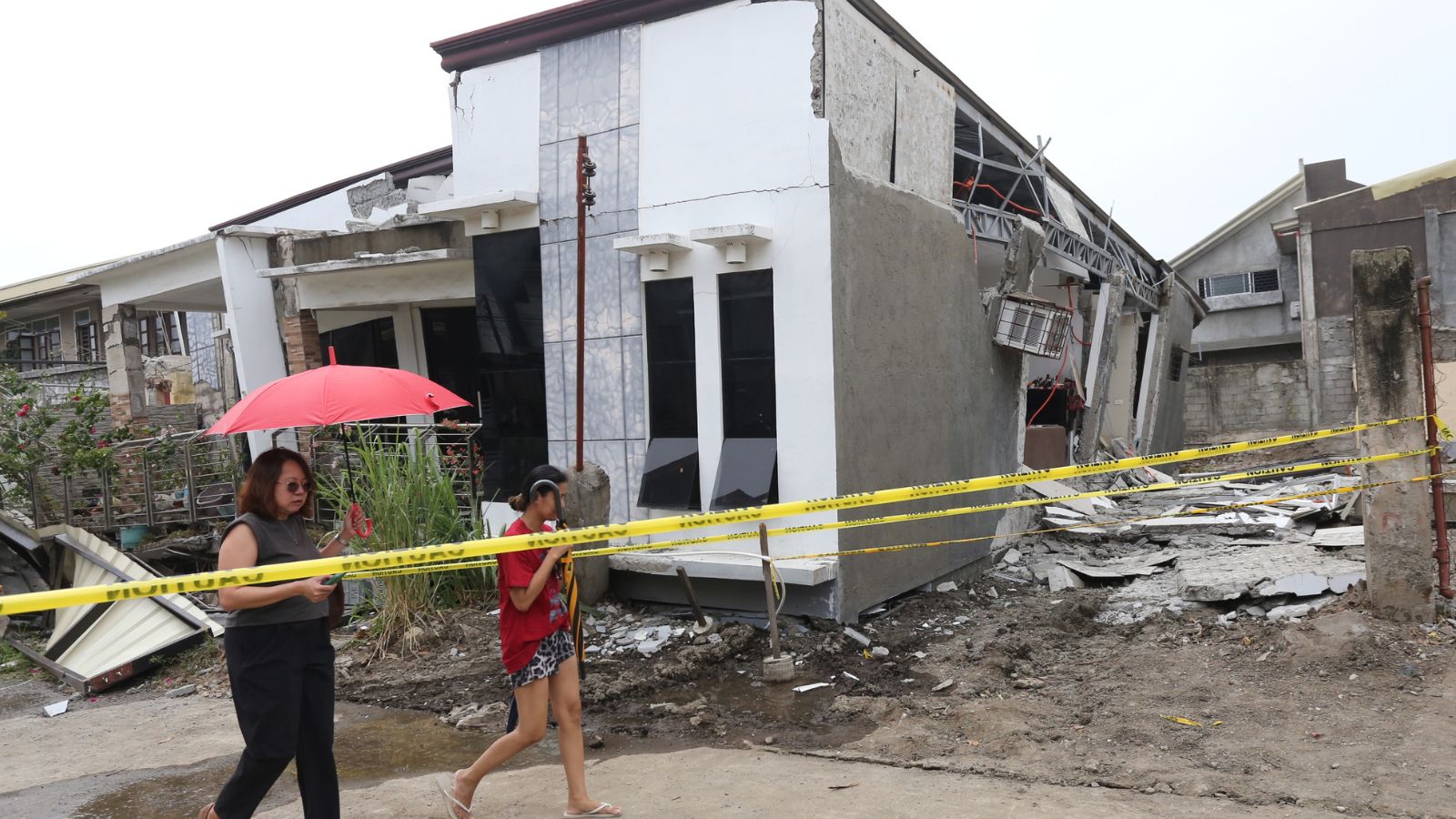 Two strong earthquakes strike southern Philippines; at least five 7 ...