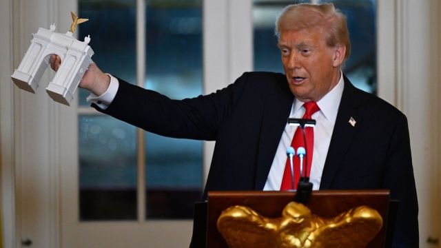 In Photos: Trump hosts lavish White House dinner to thank donors ...