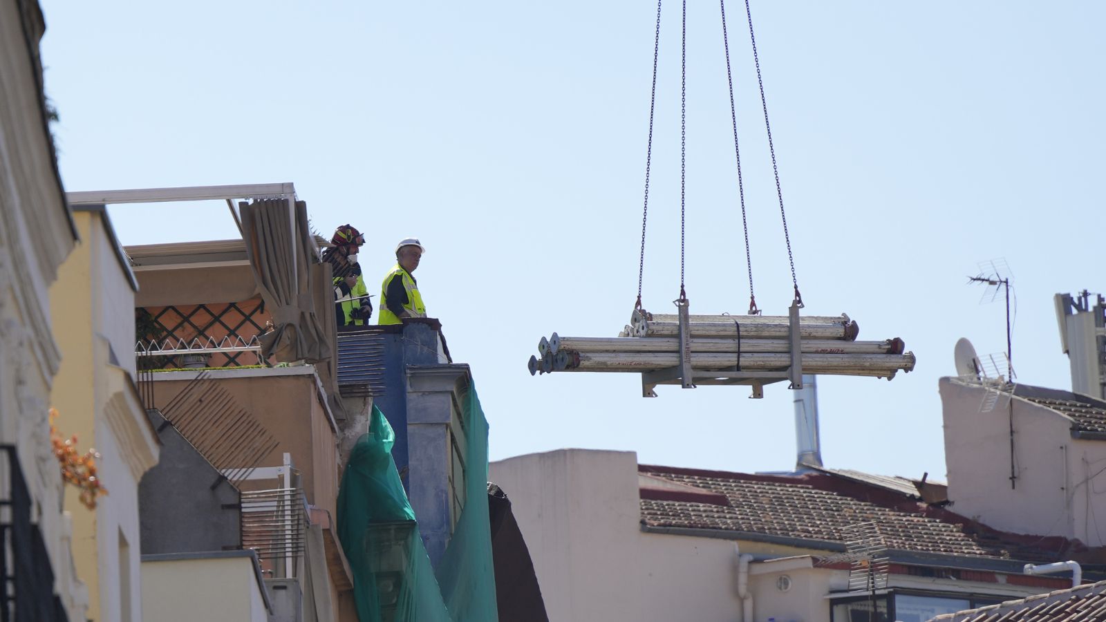 Building collapse in central Madrid leaves 3 construction workers ...