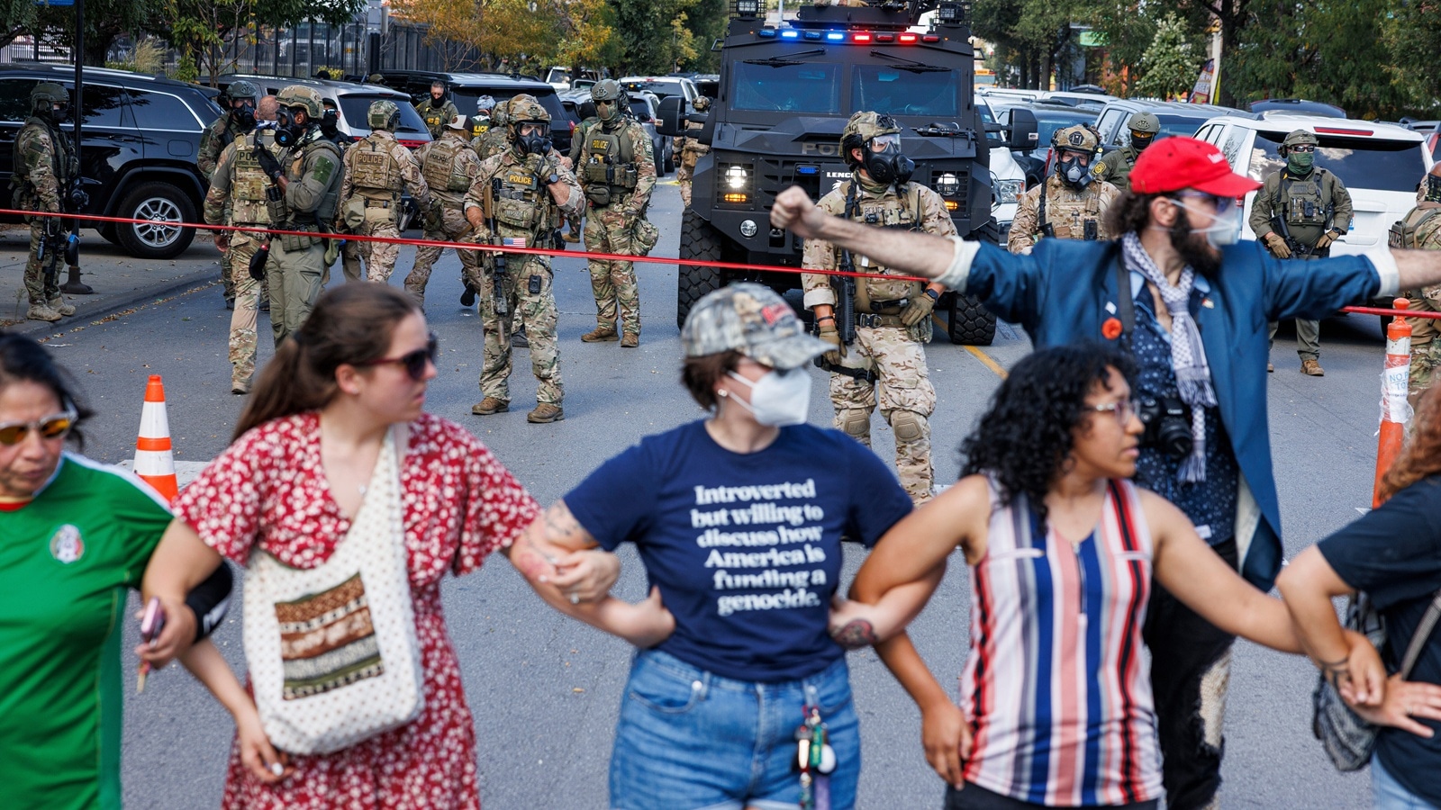 Trump plans to federalize 300 troops in Illinois, as judge blocks a ...