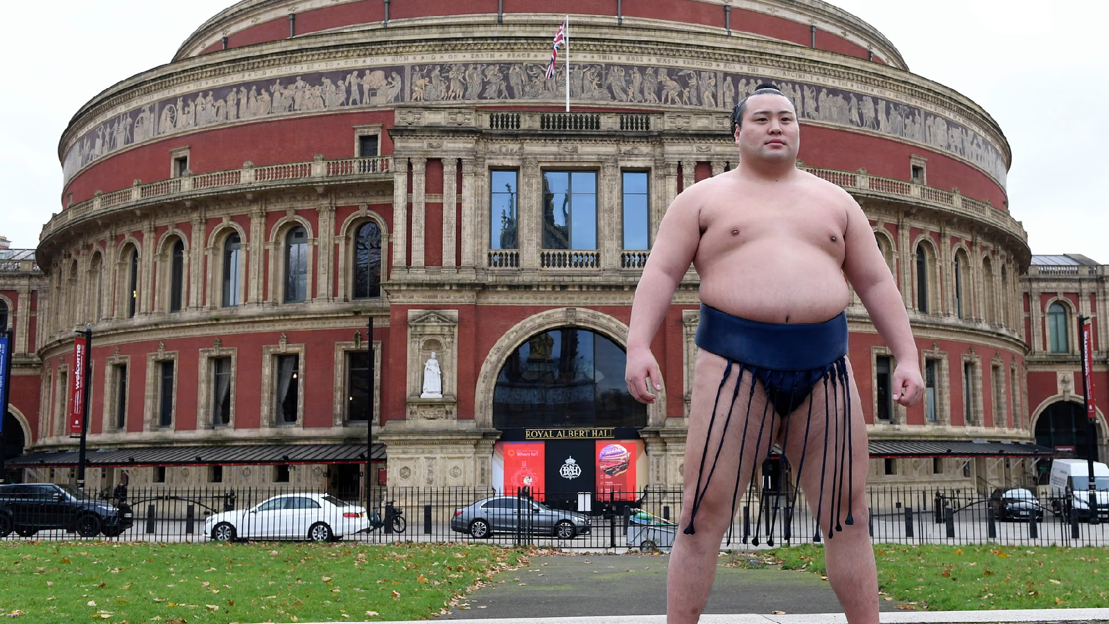 Noodles running out, reinforced toilets, warnings about sumo wrestlers ...