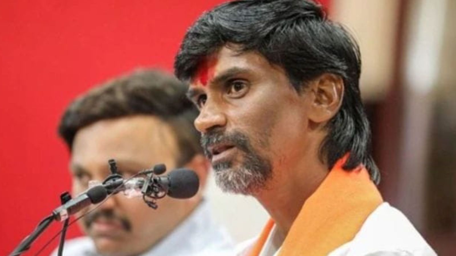 Jarange targets Sharad Pawar, Congress over quota | Pune News - The ...