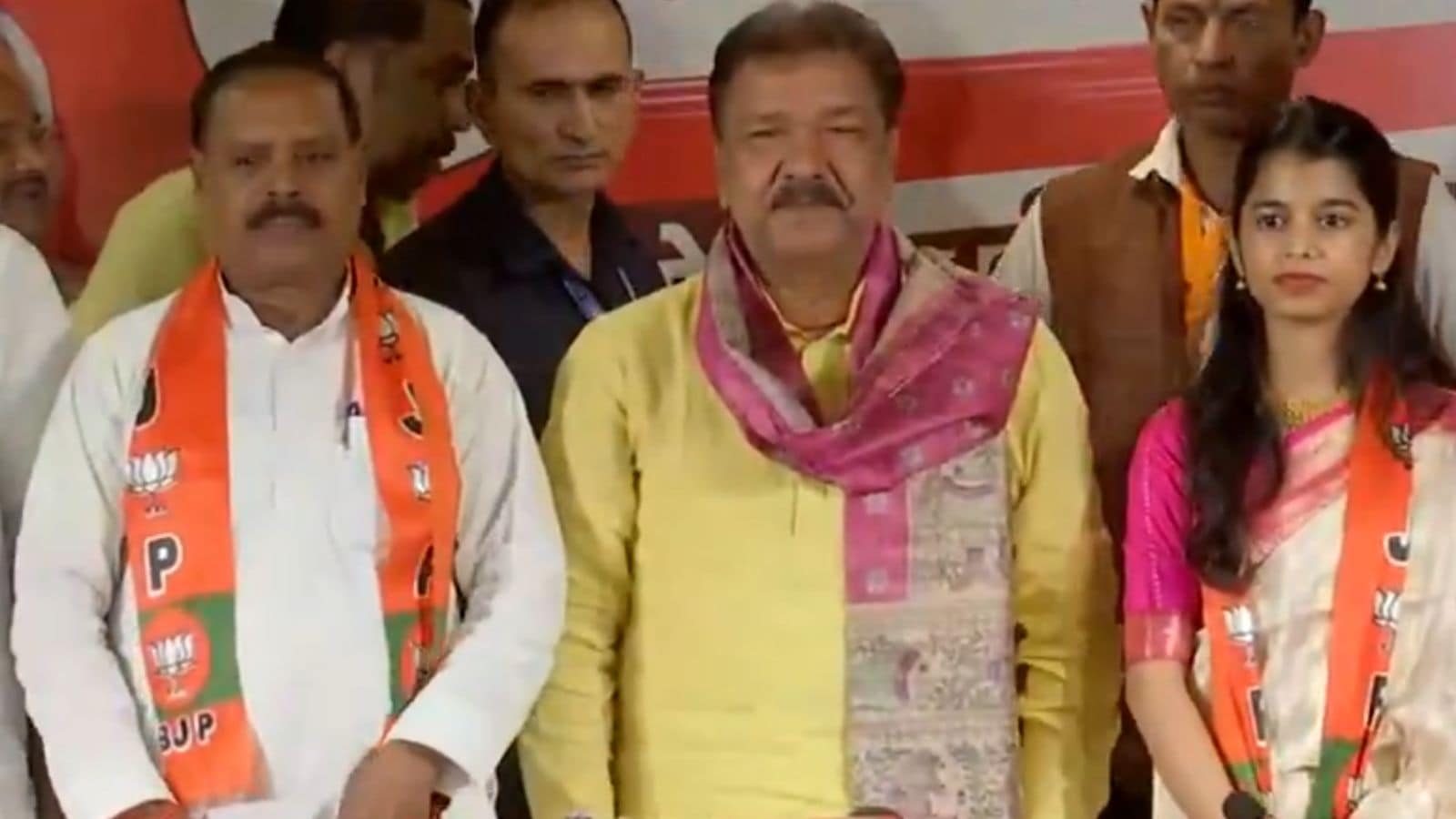 Folk singer Maithili Thakur joins BJP ahead of Bihar election | India ...