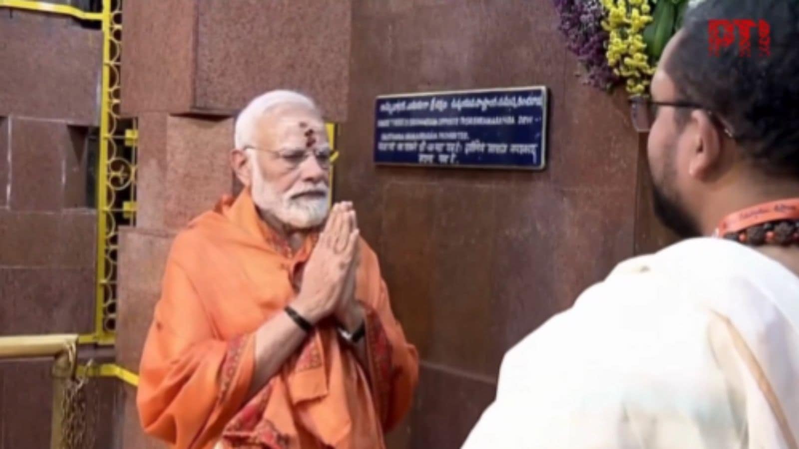 Watch | PM Modi offer prayers at