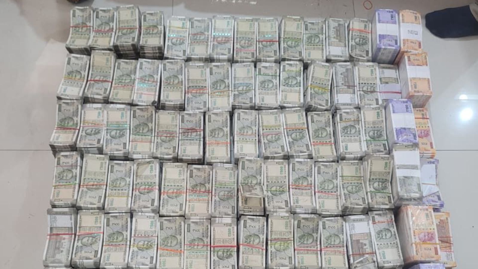 Public servant caught ‘taking Rs 10 lakh bribe’, CBI searches reveal Rs ...