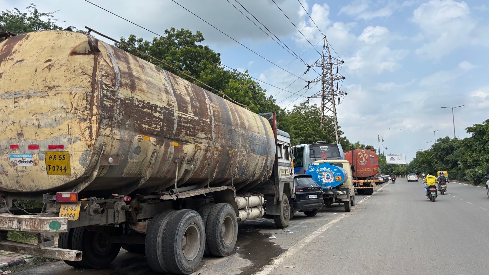 Delhi: Water crisis at Vasant Kunj’s upscale shopping centres as police ...