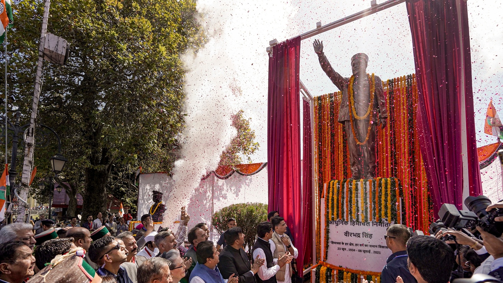 Reply to contempt notice: ‘Sites for statues earmarked so that future ...