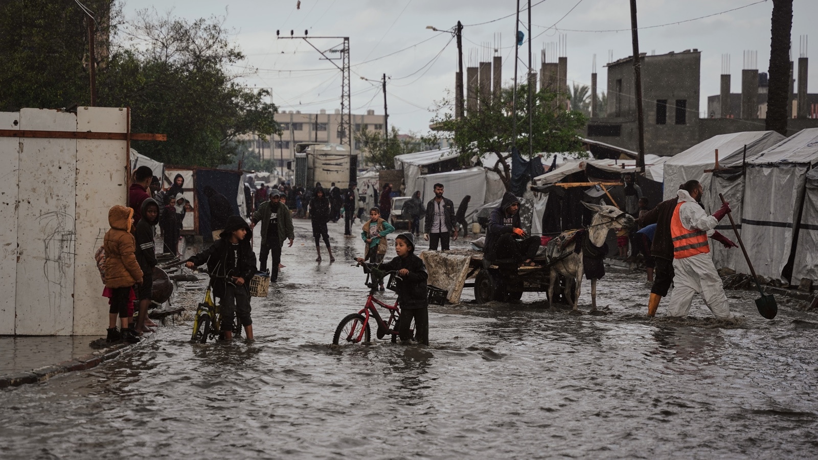 Heavy rain floods Gaza tents for homeless Palestinians amid efforts to ...