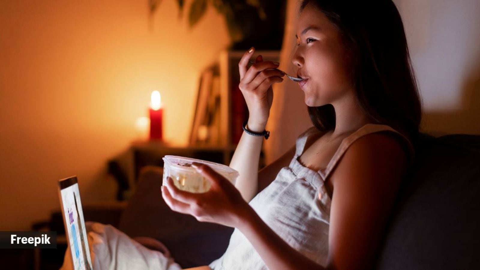 What happens when you eat very late at night: A gastro explains link ...