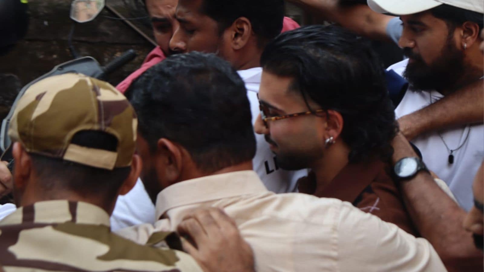 Socialite Orry finally appears before Mumbai Police in drugs case ...