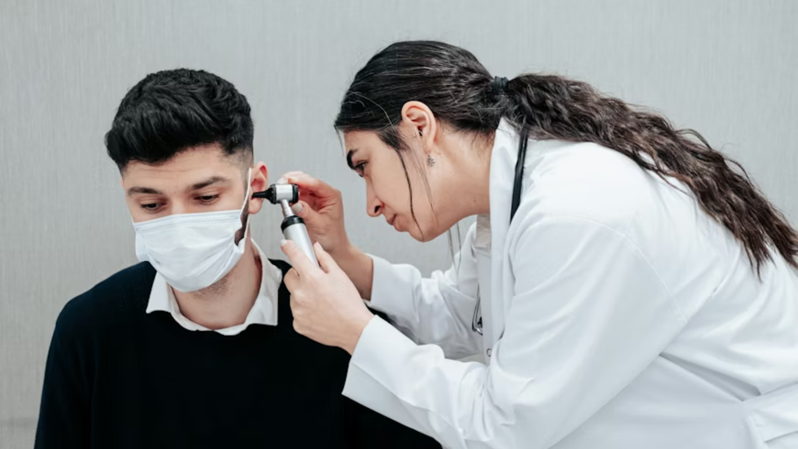 Hacks to relieve ear pain instantly | Lifestyle Gallery News - The ...