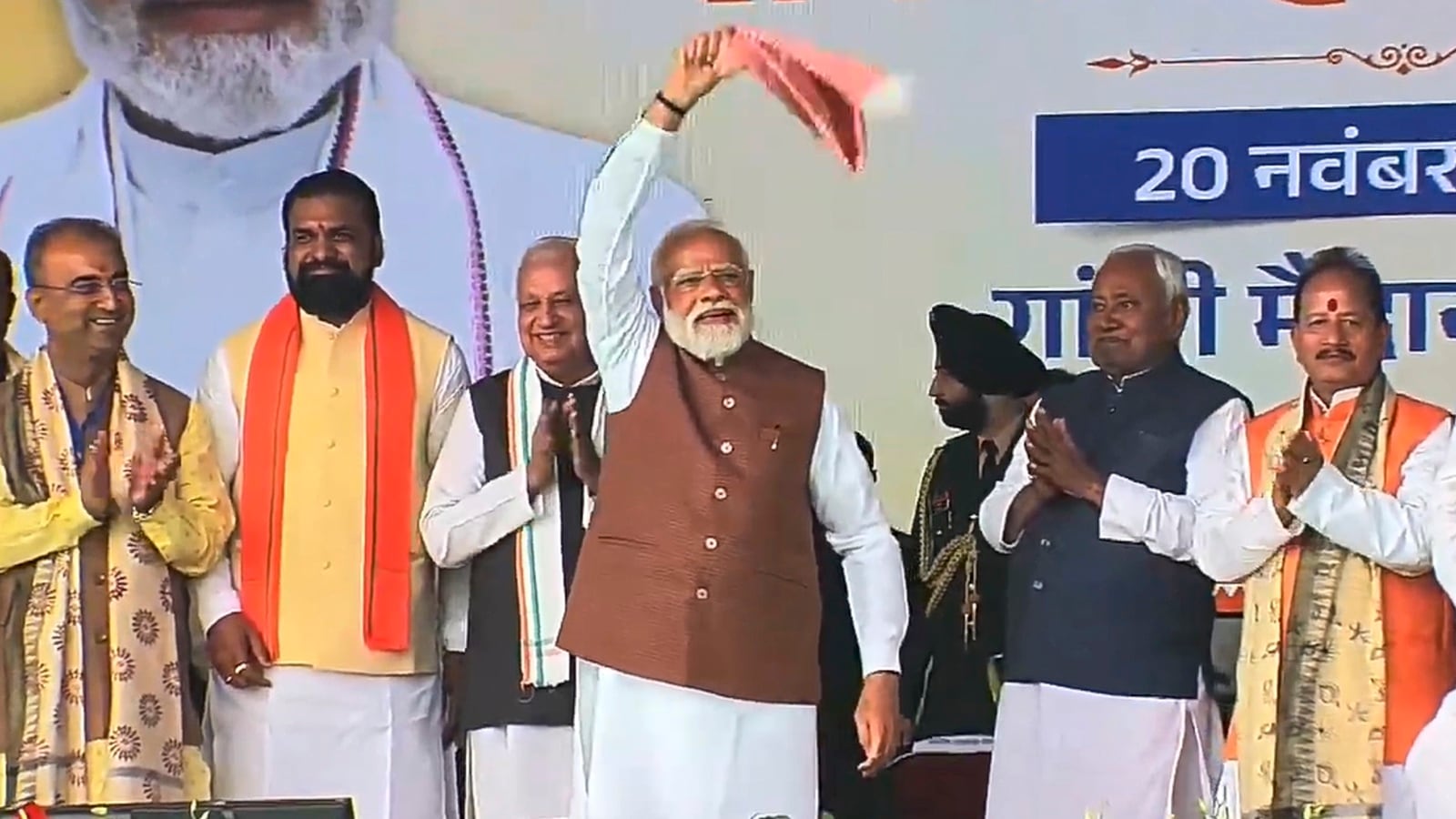 At Nitish Kumar’s Bihar Cabinet’s oath-taking ceremony, PM Modi waves ...