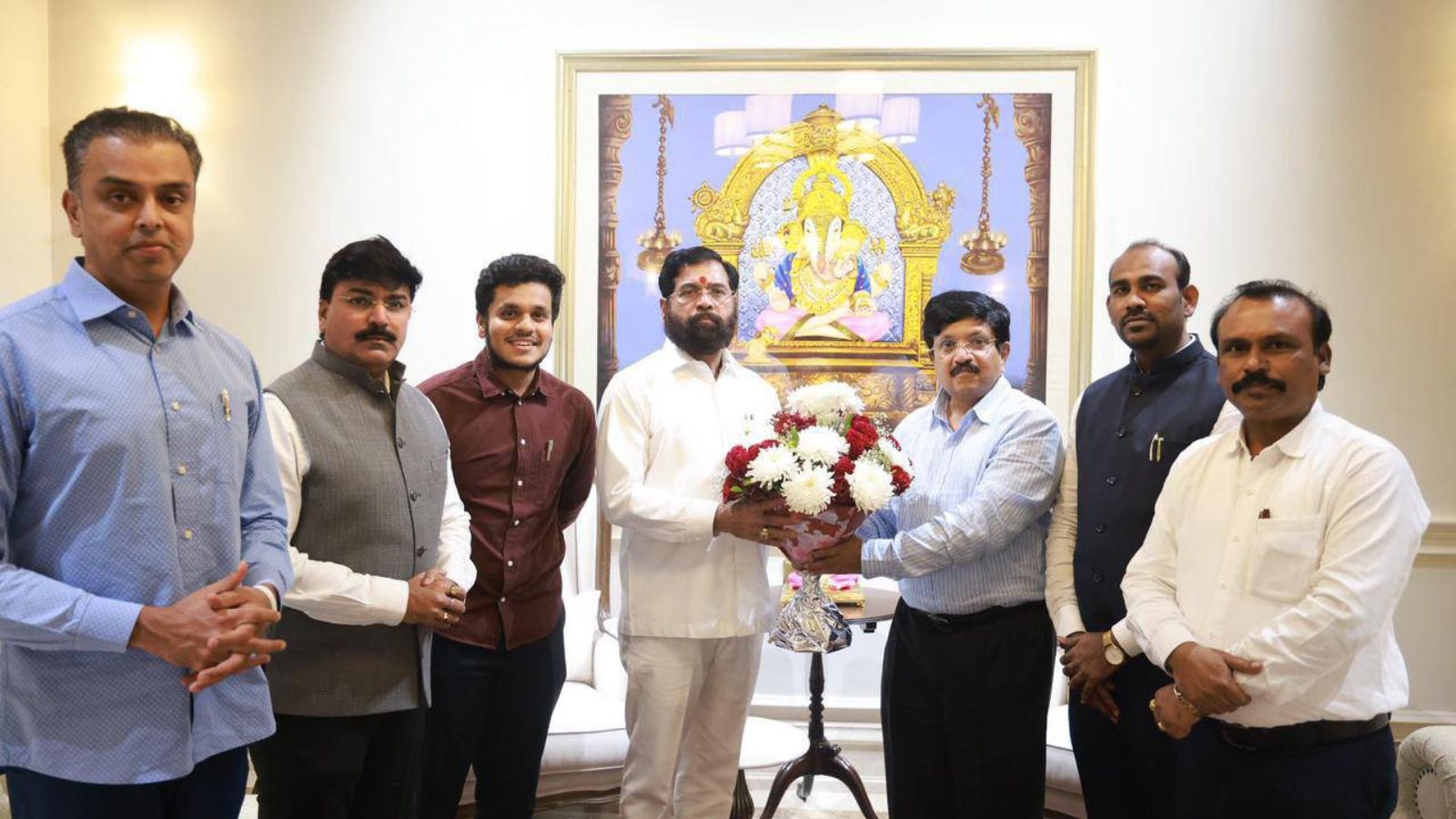 Republican Sena chief meets Shinde, extends support to Shiv Sena ...