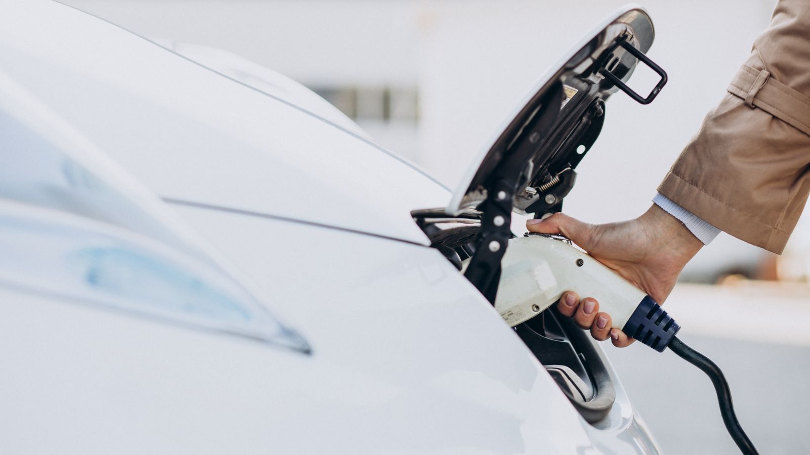 Researchers crack why even advanced batteries for electric cars don’t ...