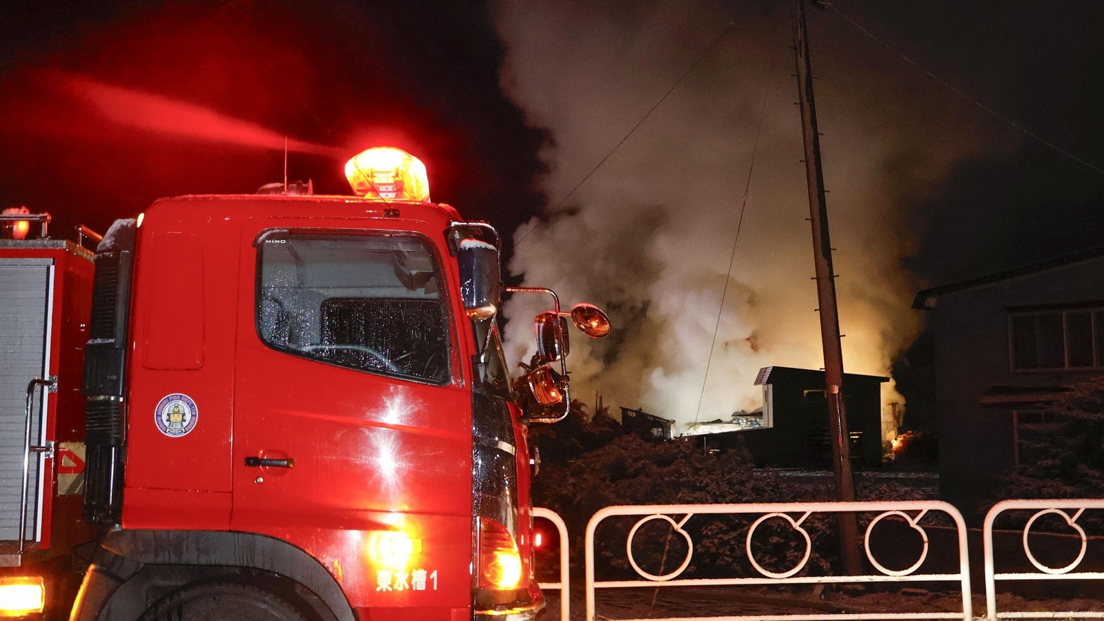 Magnitude 7.5 earthquake in Japan injures 23 people, triggers a 2-foot ...