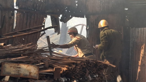 Kolkata oxygen godown blast: Massive fire breaks out, explosion sound heard within 2-3 km radius ...