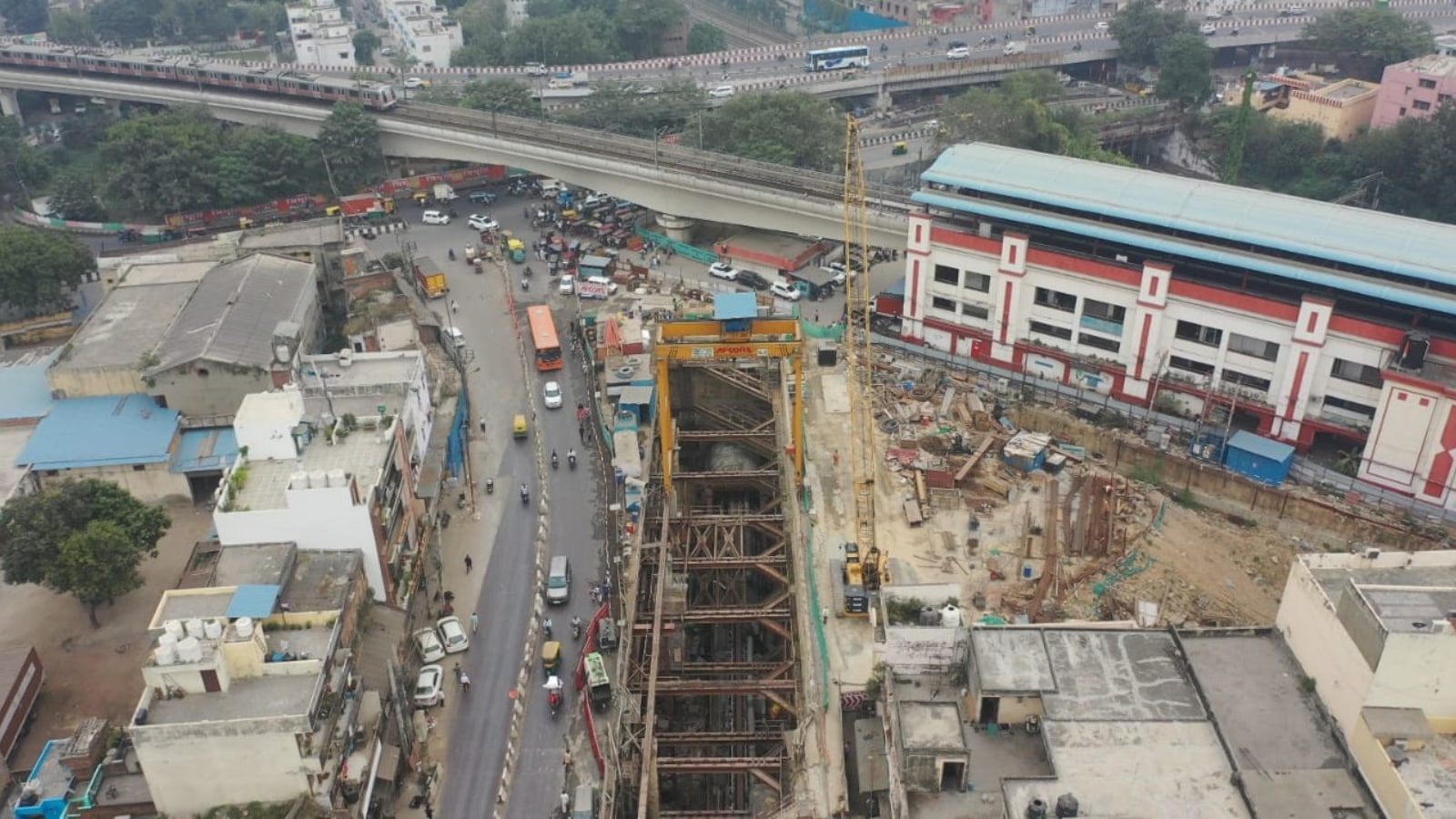 How Delhi Metro dug an underground tunnel beneath Red Line — without ...