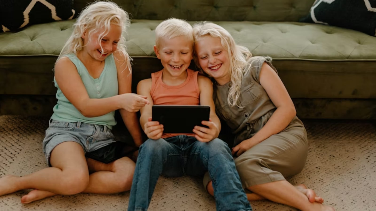Children under 12 with smartphones are prone to more health problems ...