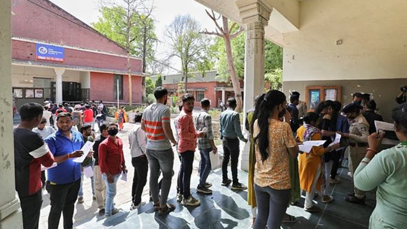 JEE Main, NEET: Govt school students in Delhi to get free coaching for ...