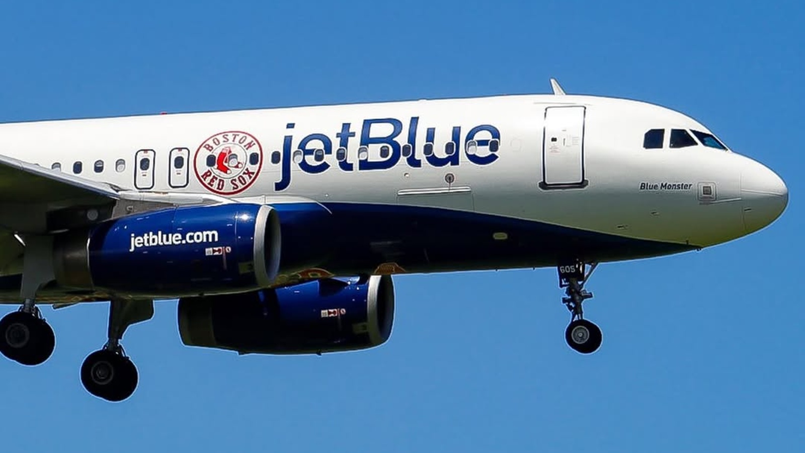 Video: JetBlue plane narrowly avoids midair collision with US Air Force ...