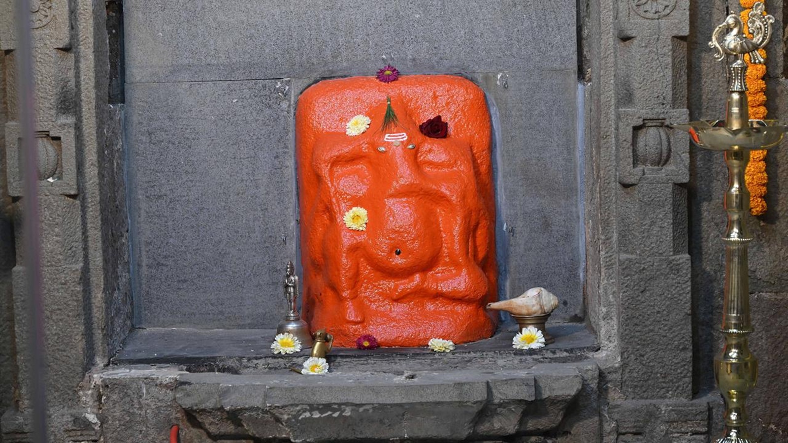 Pune’s Kasba Ganpati temple reopens, 900 kg of sindoor around idol ...