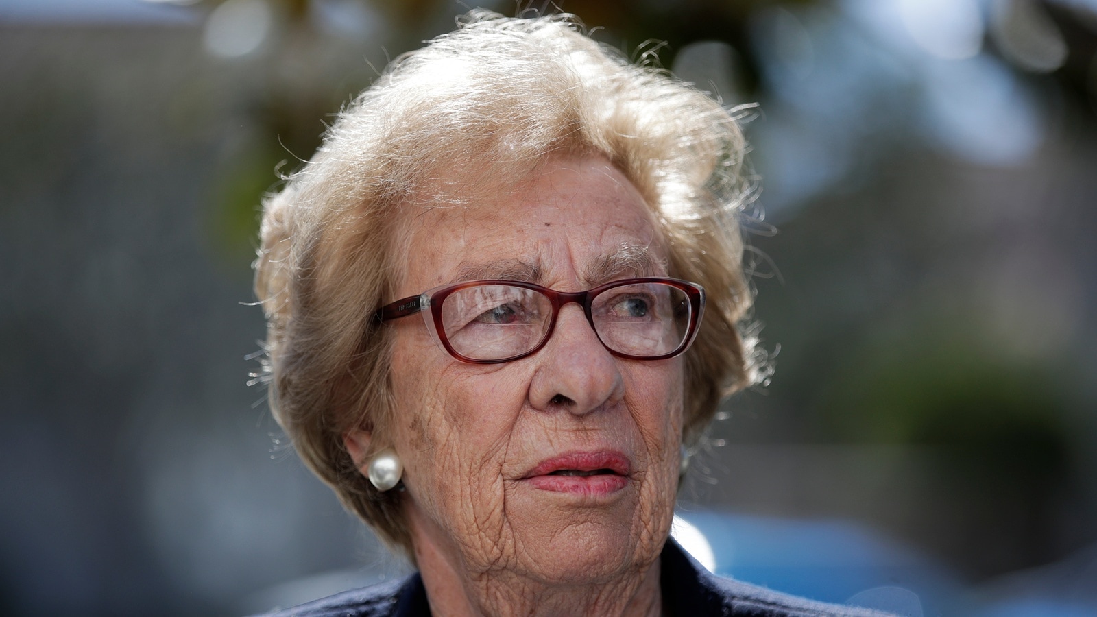 Holocaust survivor Eva Schloss, stepsister of Anne Frank, dies at 96 ...