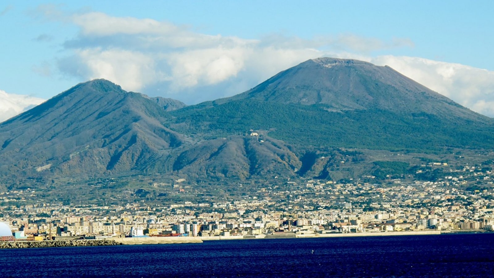 5 places where people live near active volcanoes