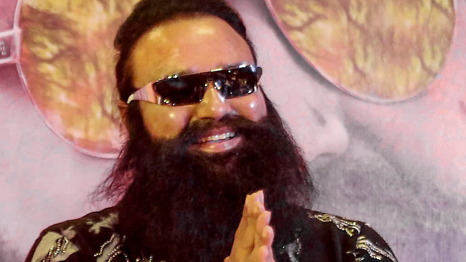 On 15th parole, Gurmeet Ram Rahim walks out of prison; to stay at Sirsa ...