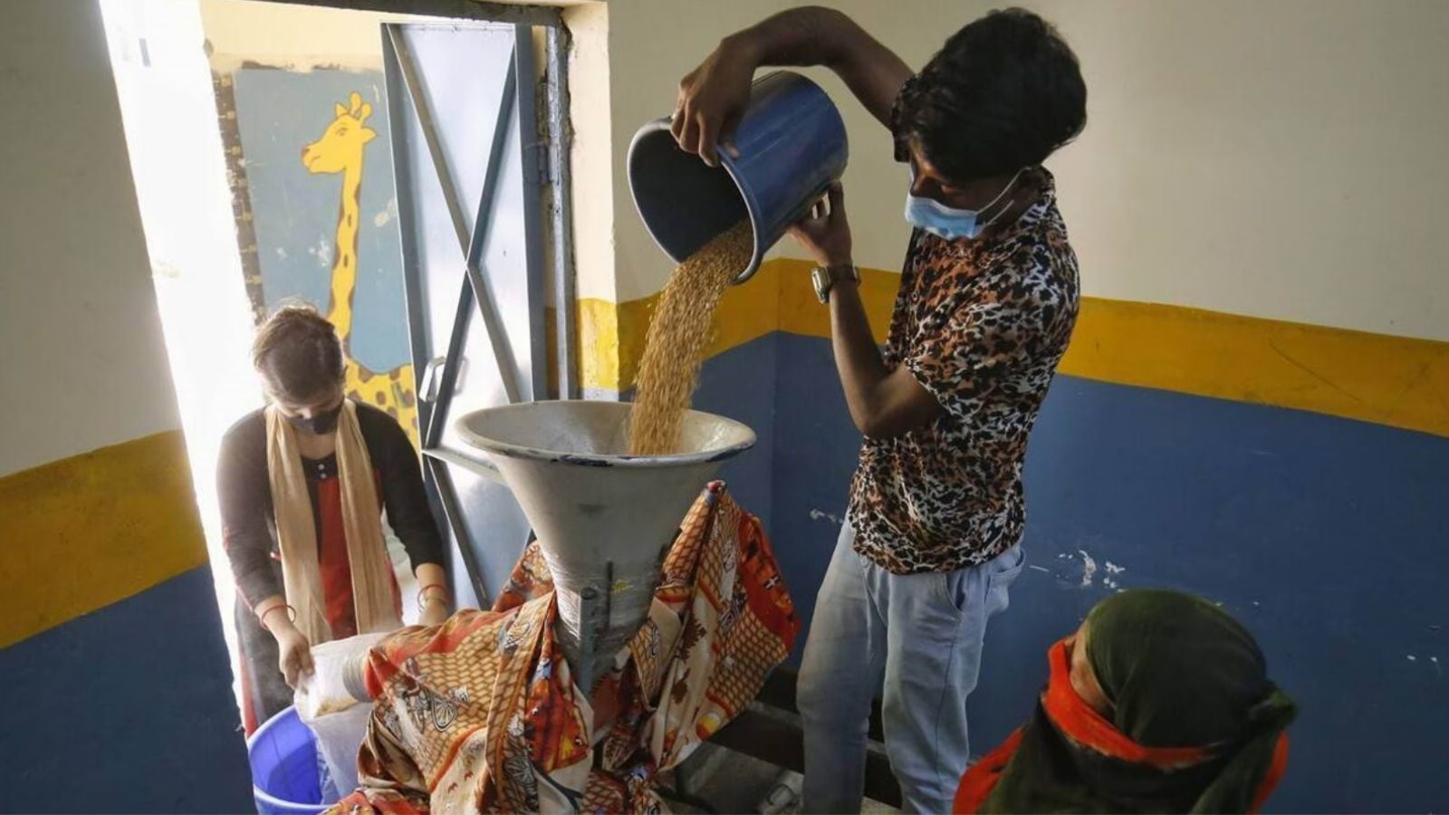 Over 11 lakh people awaiting ration cards: Delhi Cabinet nod to new ...