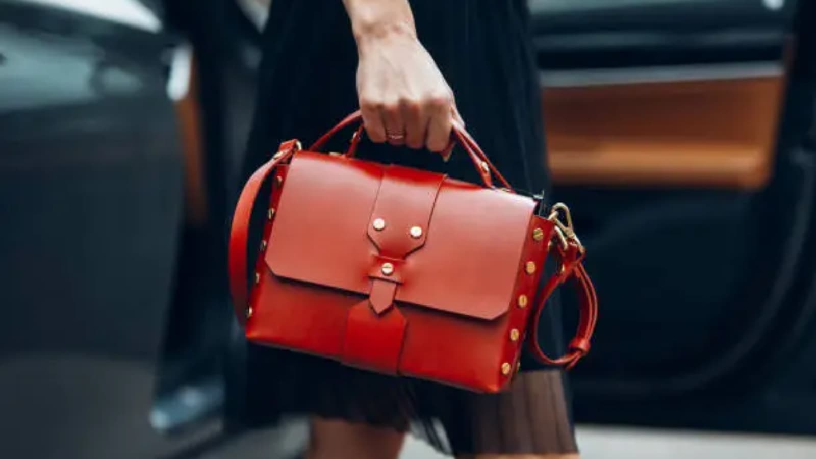 Statement Bags: 6 Iconic Moments in Fashion History