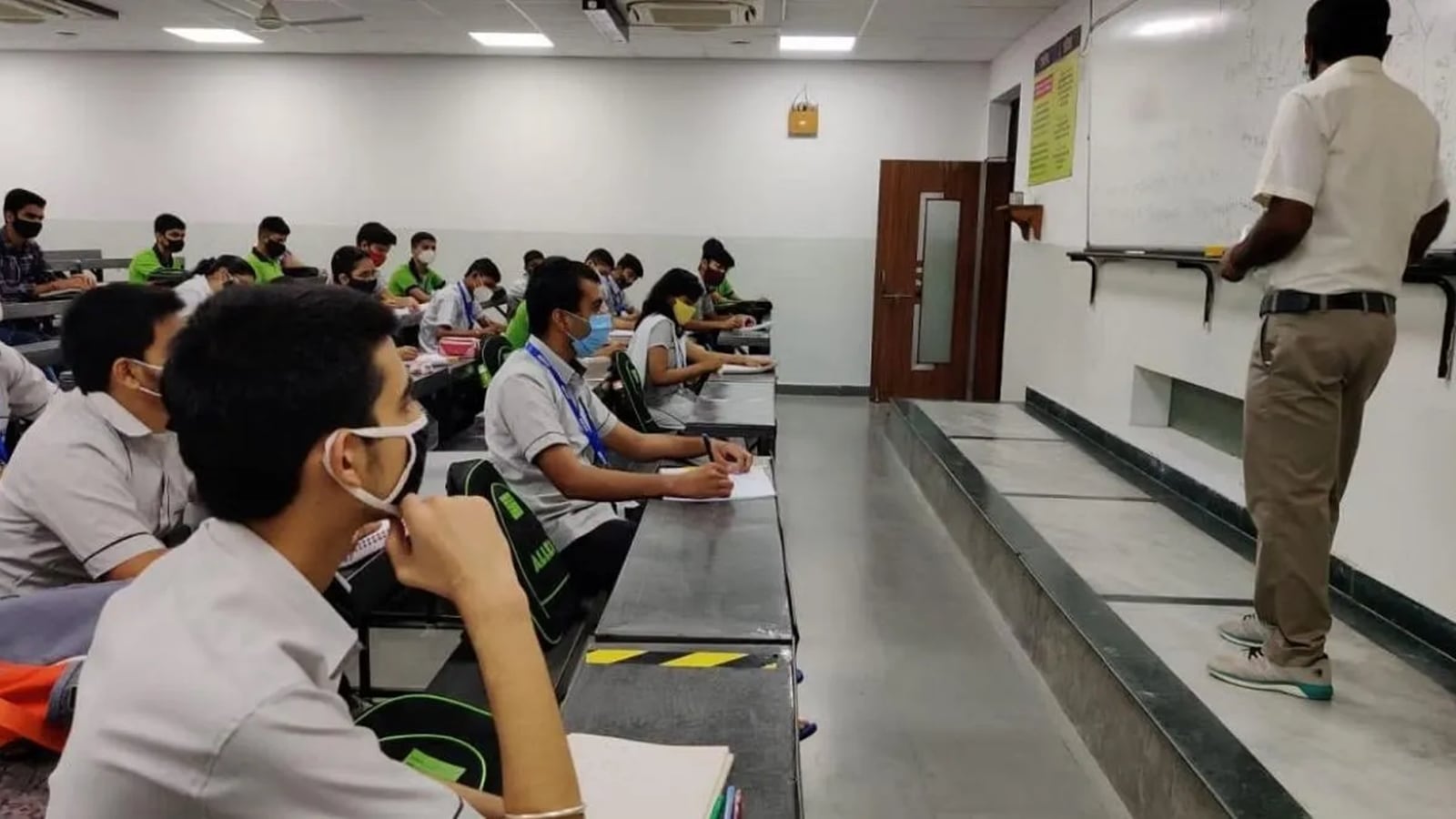 Cap coaching hours, align curricula with JEE and NEET: Centre’s panel ...