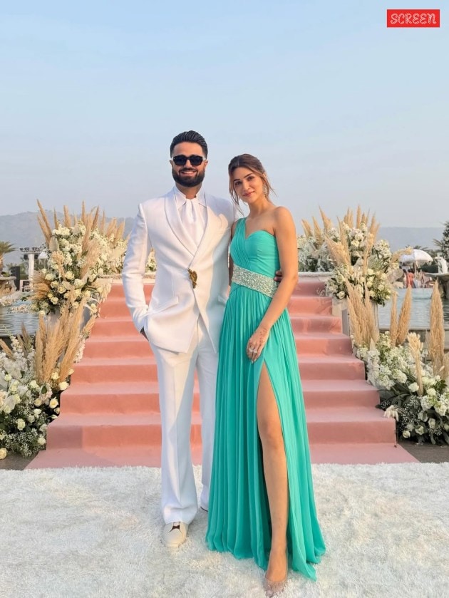 Inside Nupur Sanon’s wedding: Kriti Sanon waits for the kalira to fall ...