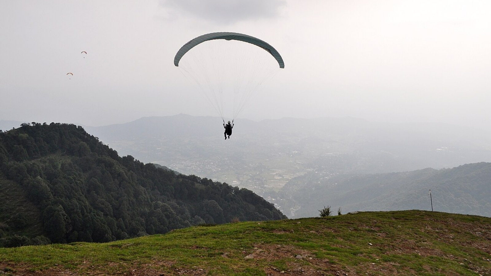 5 iconic paragliding locations in the world