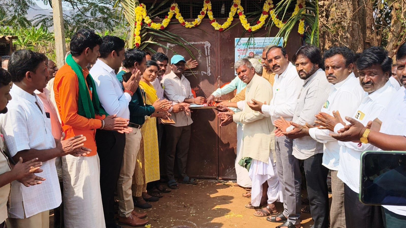 State intervention in Gadag: Karnataka Gov opens barber shop for Dalits ...