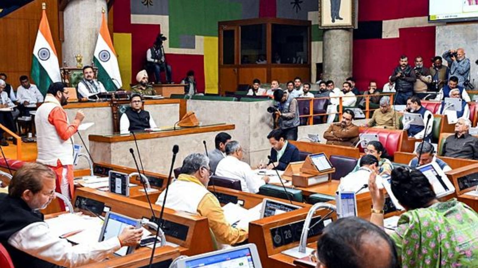 Day 3 marred by uproar as Cong protests with rattles & placards, govt ...