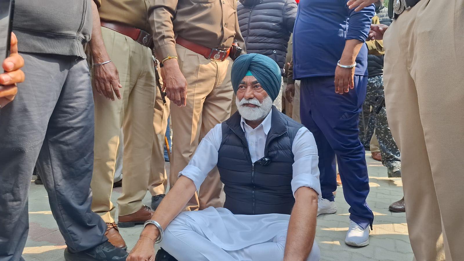 Razing ‘illegal’ gate at Khaira’s residence acquire political colour as ...