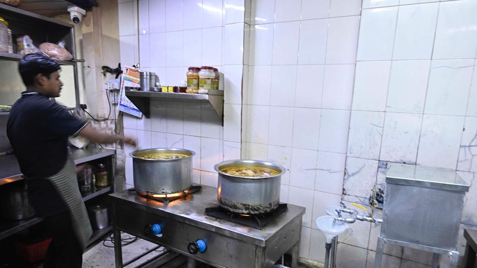 Pune’s Schools and Colleges Switch to Woodfire Stoves as Acute LPG ...