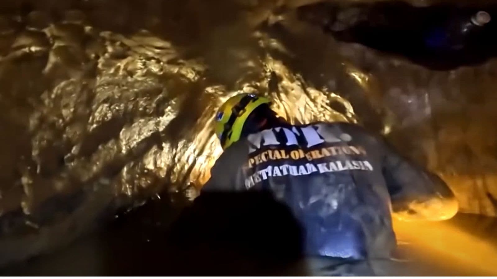 Five rescued from flooded Laos cave, operation underway to find two ...