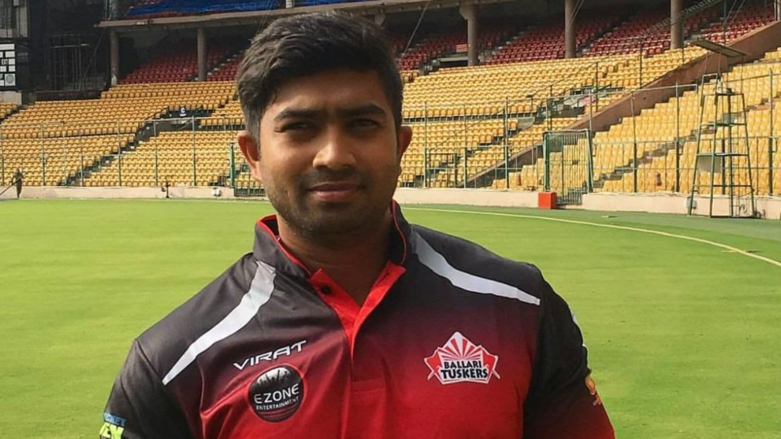 Former Ranji cricketer Akshay dies on field due to heart attack ...