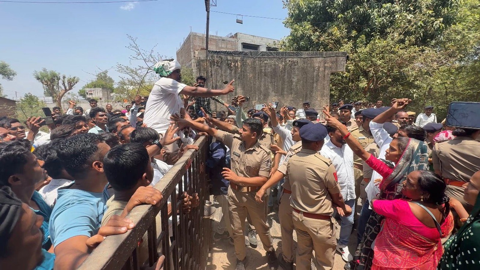 AAP claims abduction by ‘masked men’, boycotts voting; BJP says ...