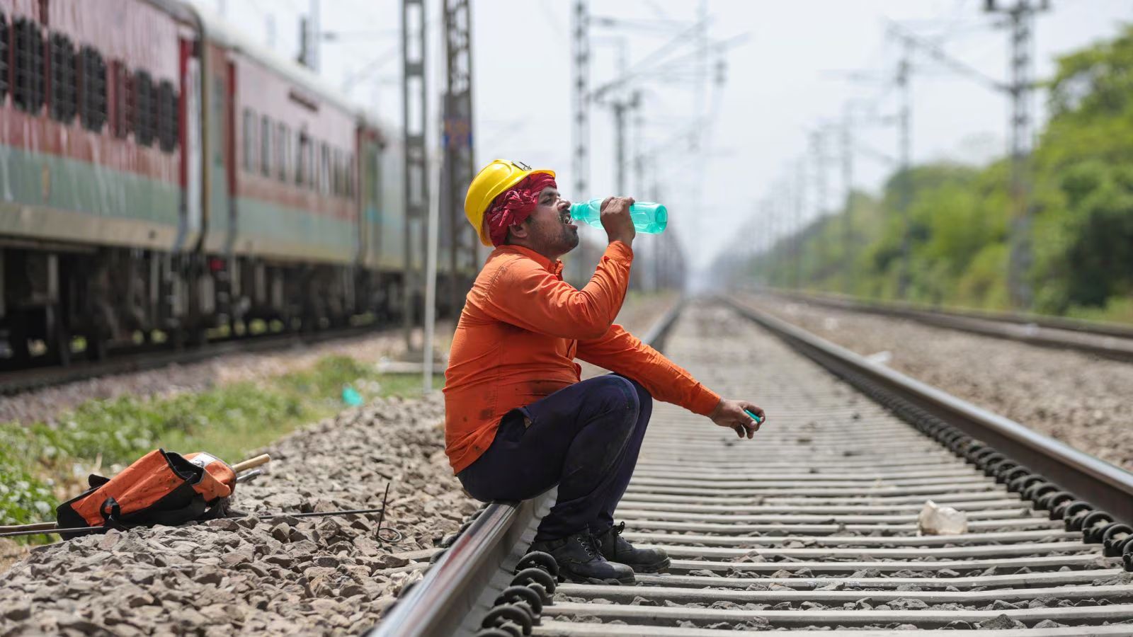 IMD sounds heatwave in Mumbai as temperature crosses 38 degrees ...