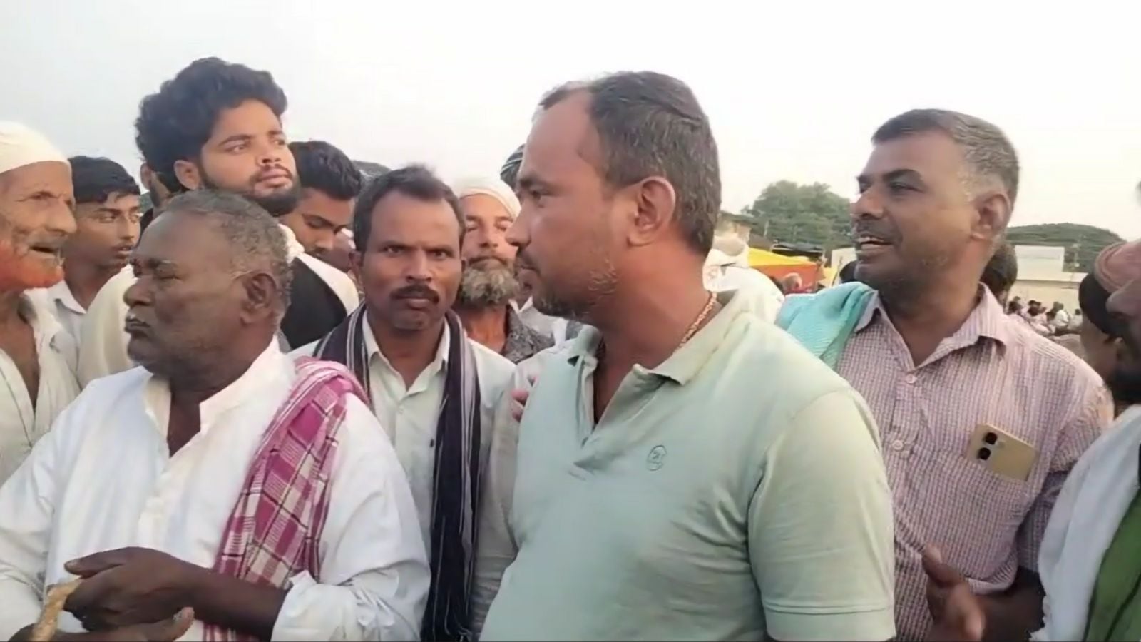 Karnataka dairy farmers protest after Muslim groups boycott Bakrid ...