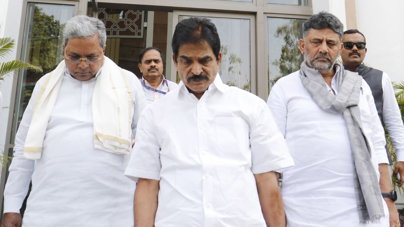 Congress looks at change of guard in Karnataka, lets Siddaramaiah know ...