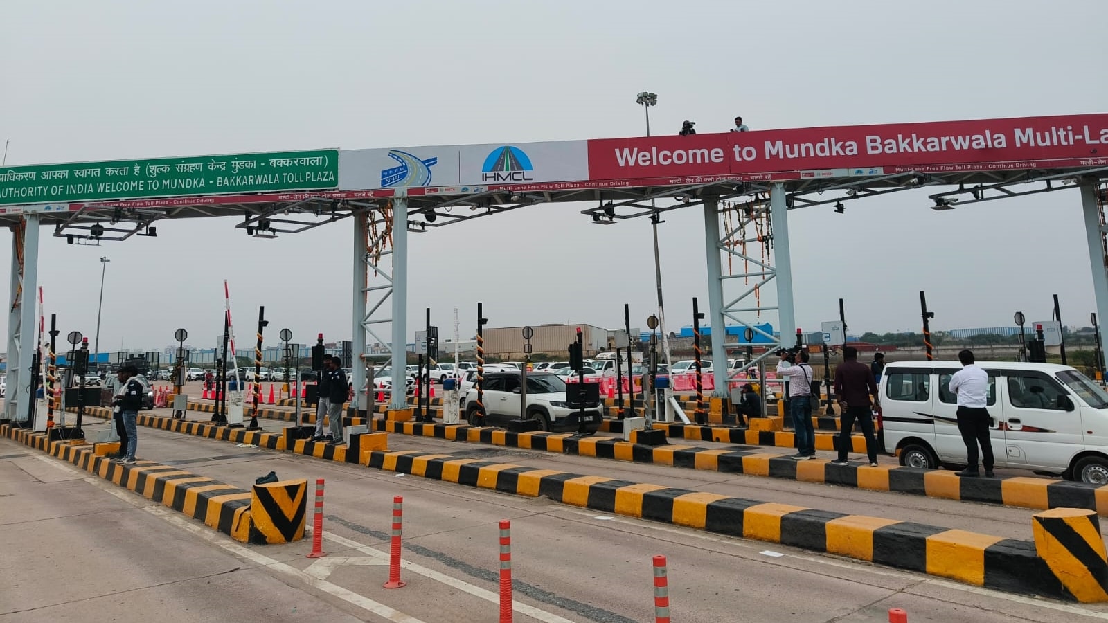 ‘Continue driving’: Delhi gets its first barrier-free toll plaza on UER ...