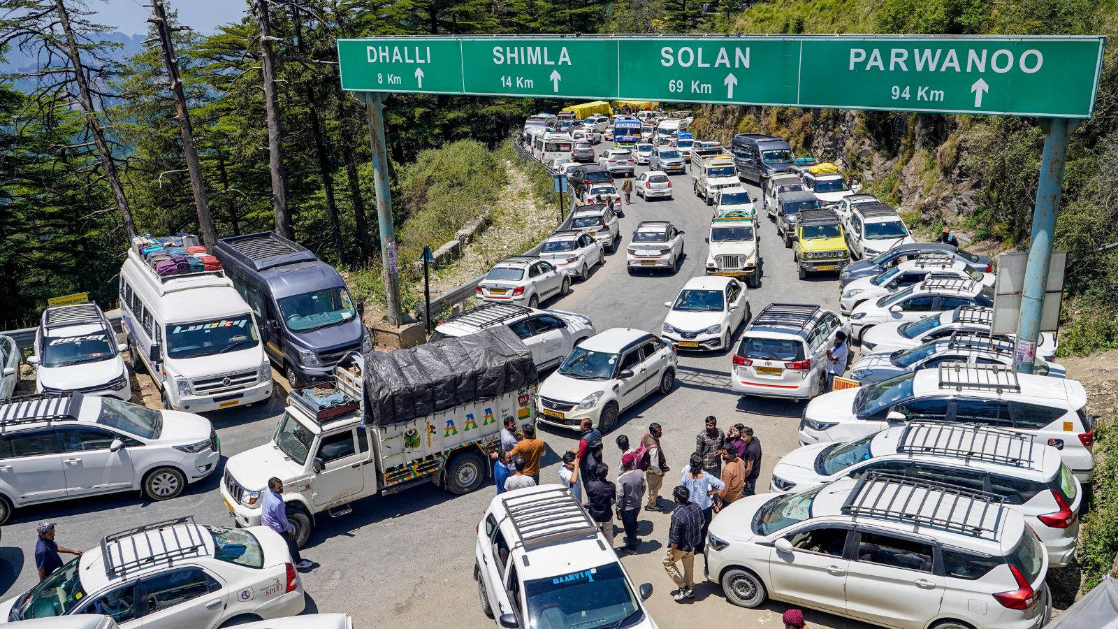 Amidst tourists influx, Shimla sees over 1 lakh vehicles in three days ...