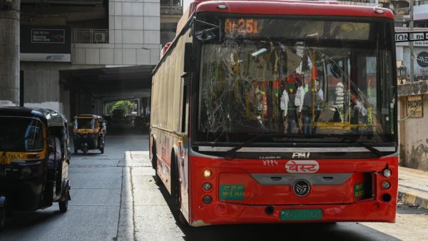 BEST conductor killed in four-bus pile-up near Amboli Naka in Mumbai ...